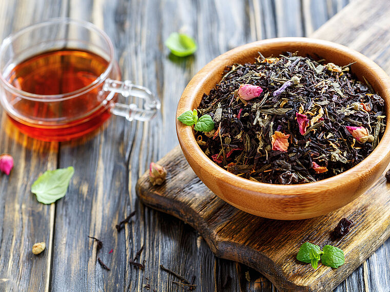 Blending coffee or tea blends