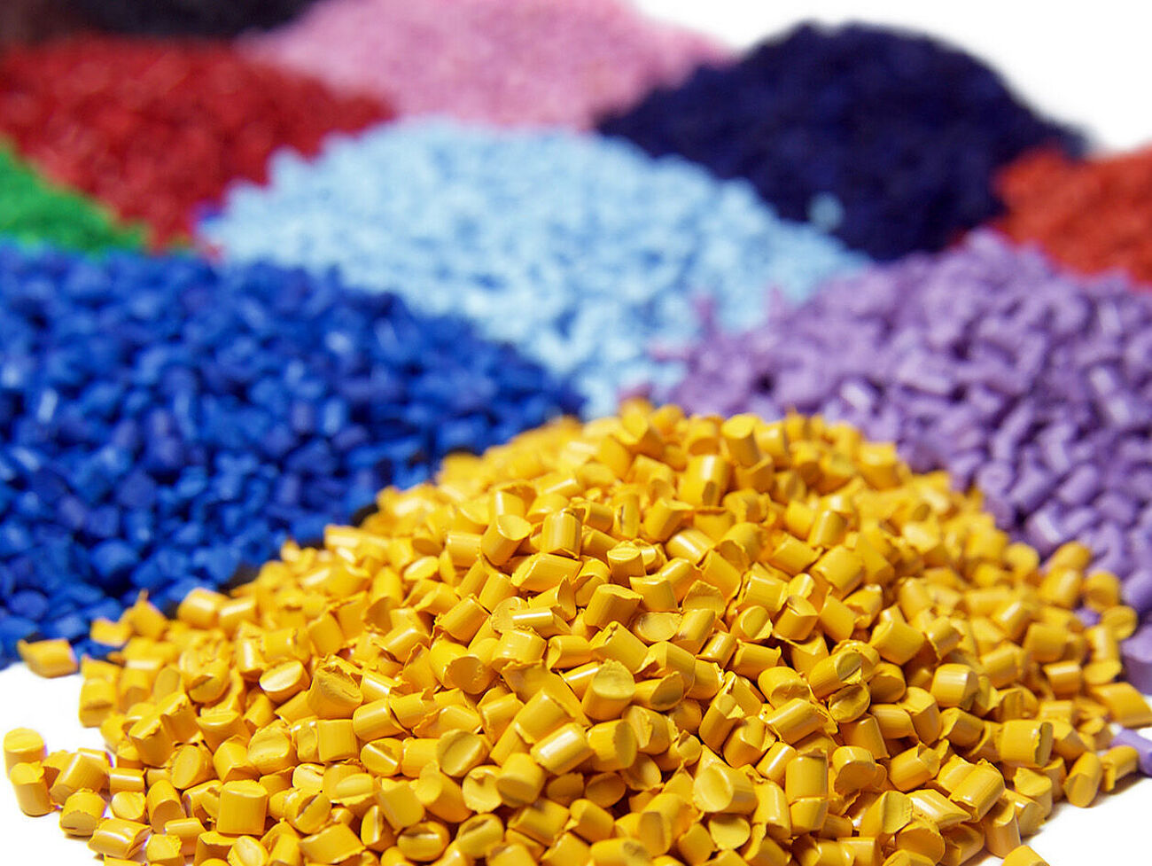 Plastics Processing Equipment | Mixing Plastics | APS Mixers